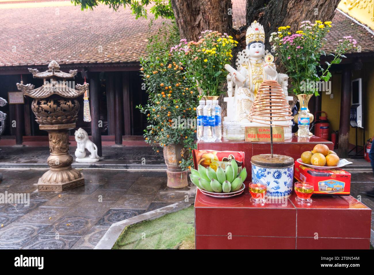 Hanoi, Vietnam. Pagode TRAN Quoc, le plus ancien temple bouddhiste de ...