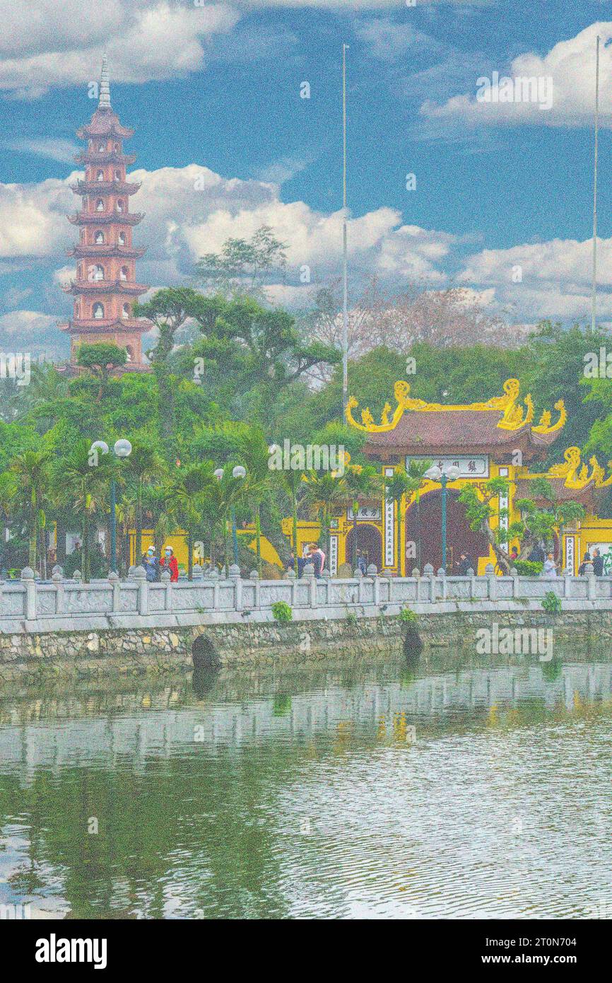 Hanoi, Vietnam. Pagode TRAN Quoc, le plus ancien temple bouddhiste de ...