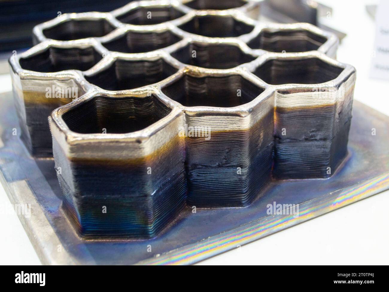 gros plan du modèle en métal imprimé en 3d. Modèle imprimé sur une ...