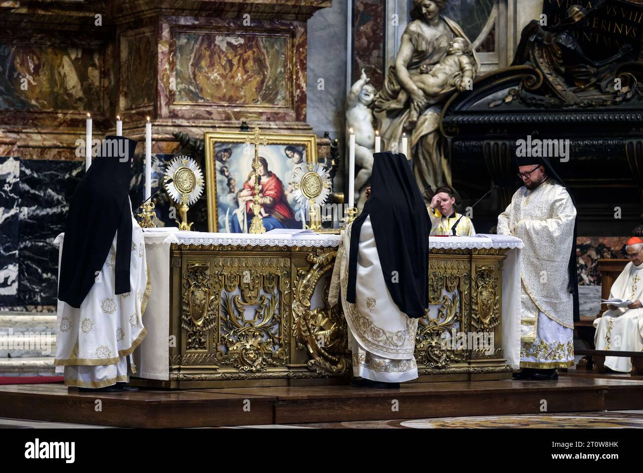 Italie, Rome, Vatican, 2023/10/9. Les membres du clergé participent à ...