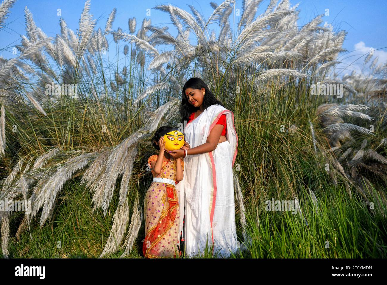 La mannequin Rima Bhattacharya et un petit nom d'enfant Aradhya posent ...