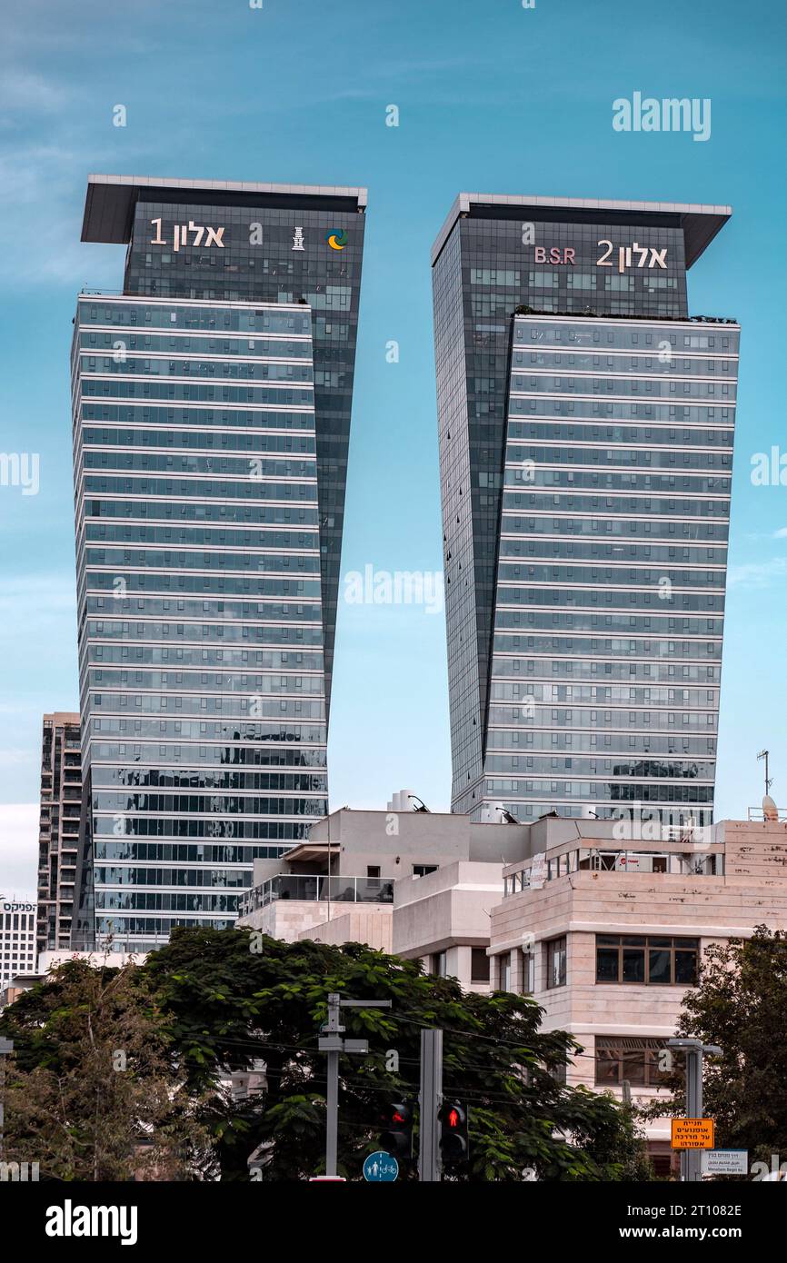 Tel Aviv, Israël - 4 octobre 2023 : gratte-ciel moderne dans le ...
