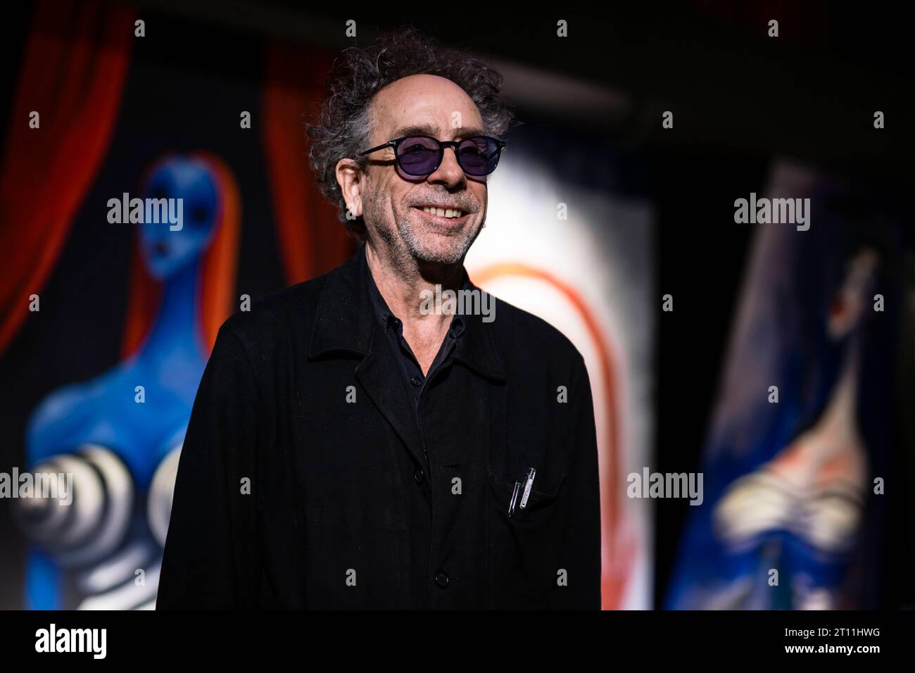 Tim Burton le cinéaste américain Tim Burton sourit lors d'une ...