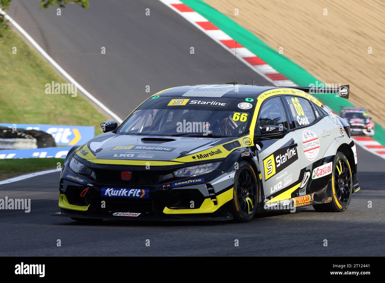 Josh Cook - One Motorsport avec Starline Racing - au volant de la Honda Civic Type R numéro 66 ...