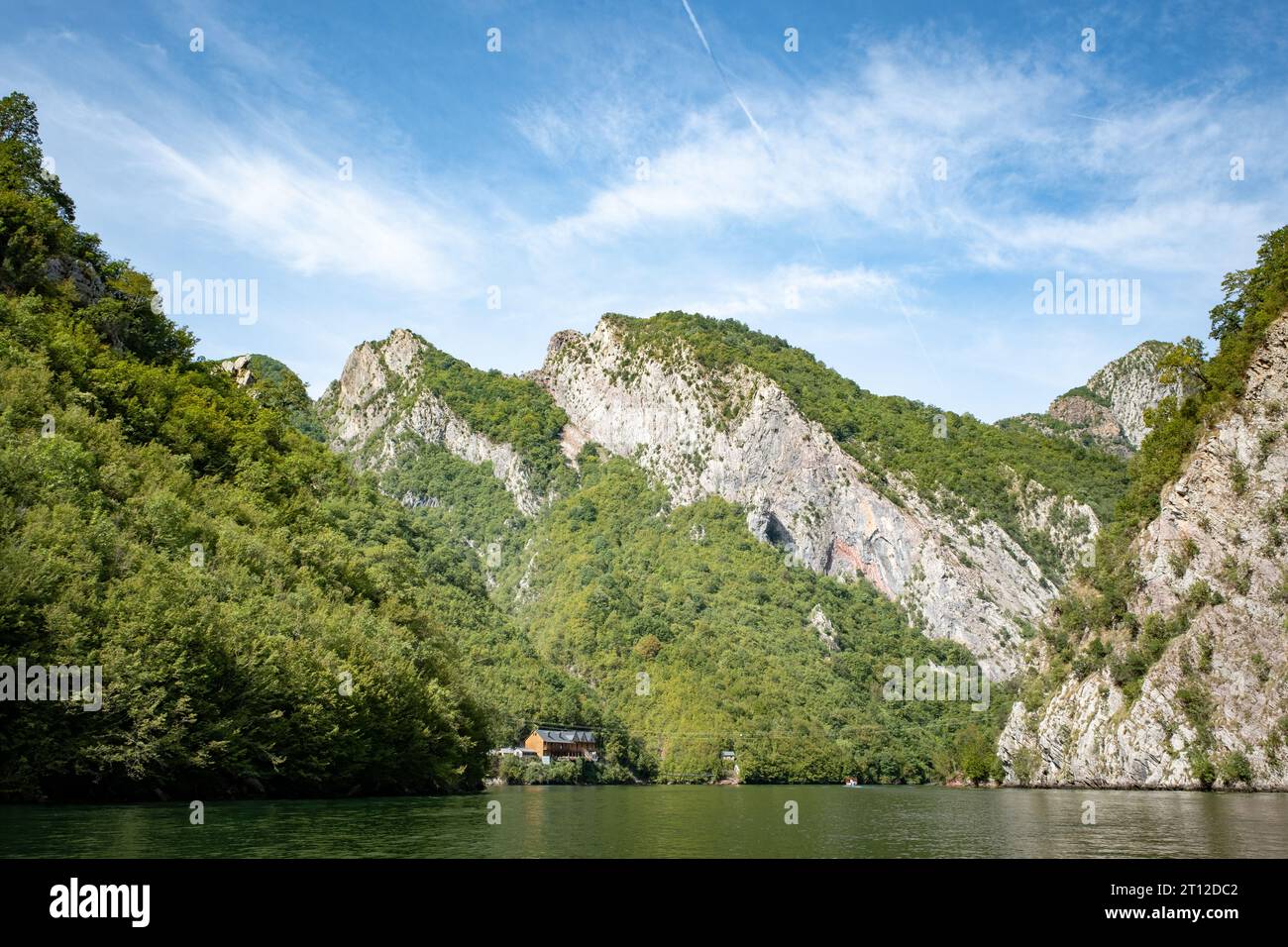 Lake komani Banque de photographies et d’images à haute résolution - Alamy