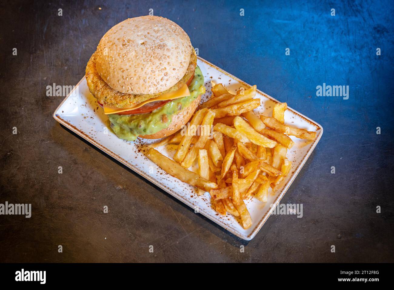Black hamburger Banque de photographies et d’images à haute résolution ...