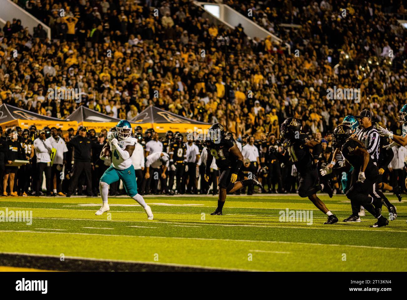 10 octobre 2023 : le running back CJ Beasley (4 ans) de la Coastal ...