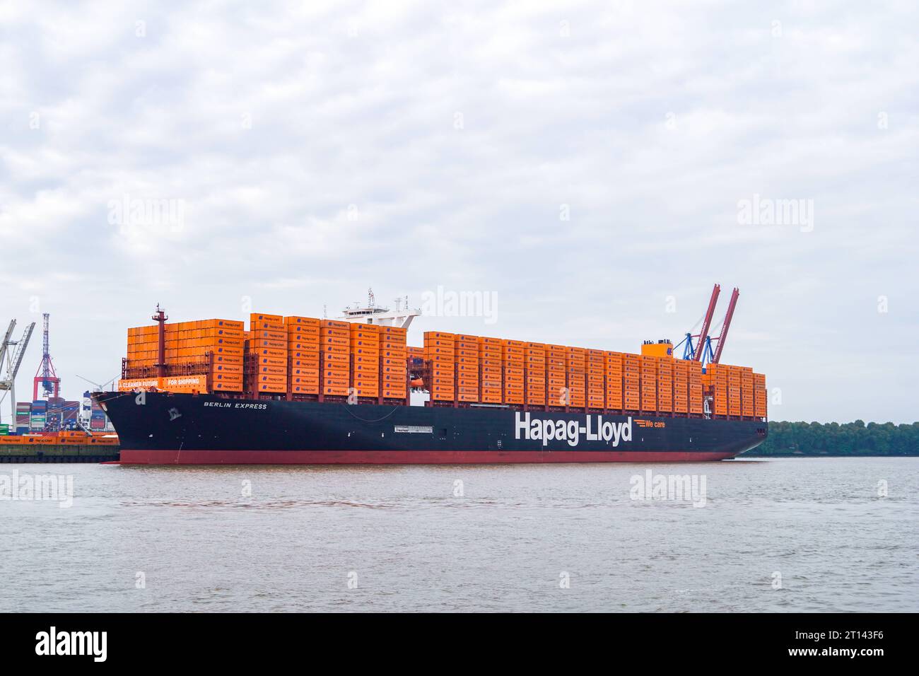 DAS zur Zeit größte unter deutscher Flagge fahrende Schiff Containerschiff Berlin Express der ...