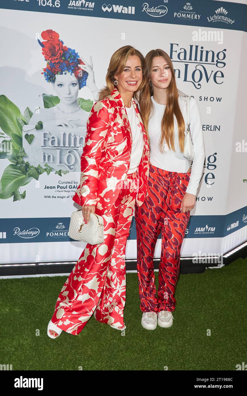 Bettina Cramer mit Tochter Carla Cramer - Weltpremiere der Grand Show ...