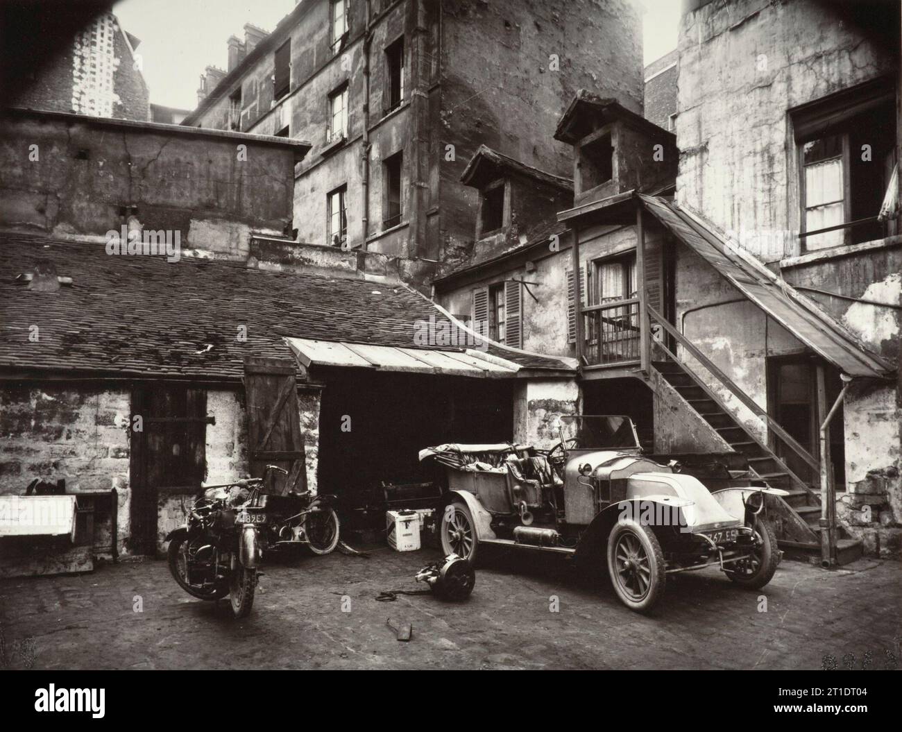 Voitures de rue parisiennes anciennes Banque de photographies et d ...