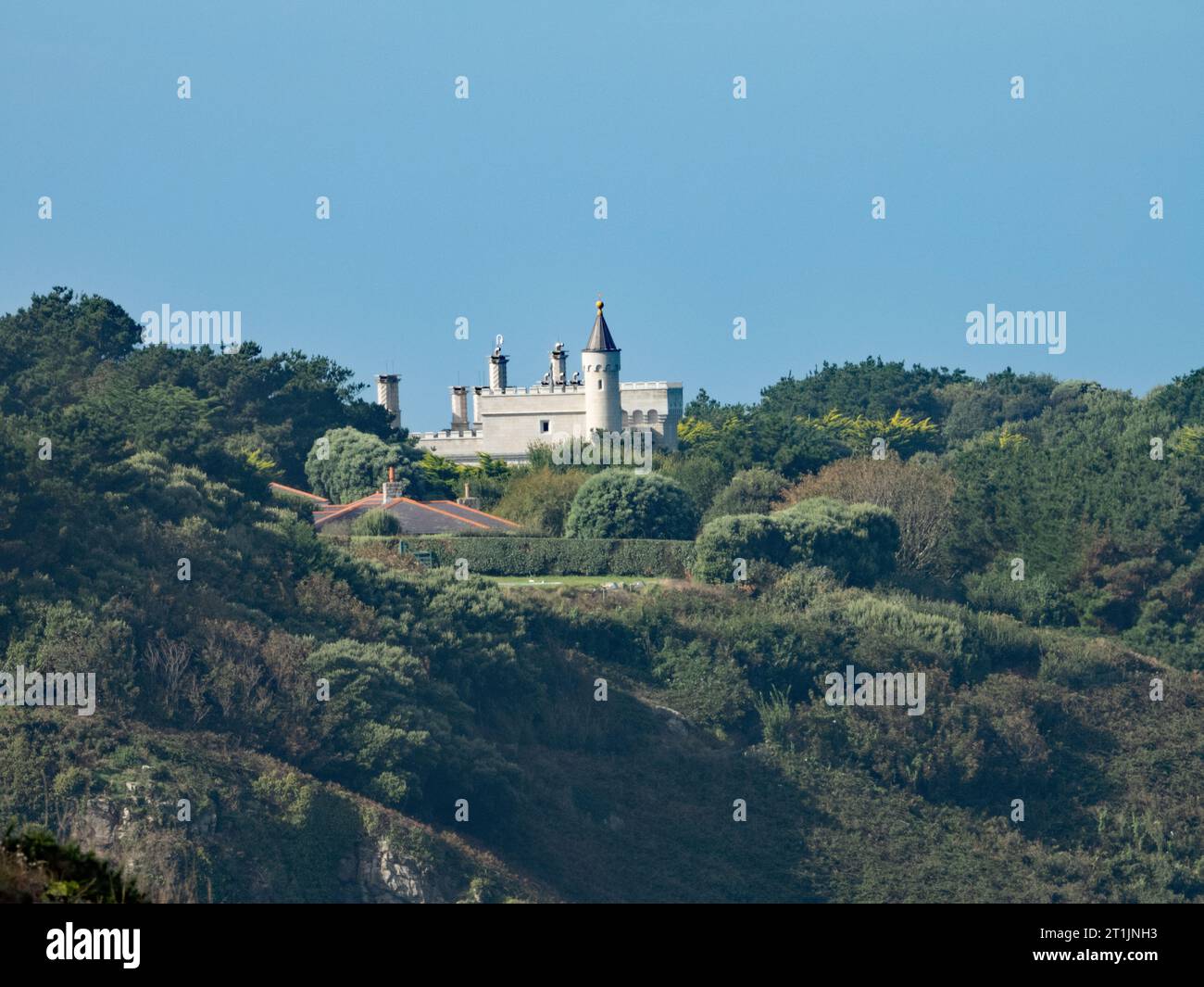 L'île de Brecqhou, juste au large de la côte de Sark, dans les îles ...