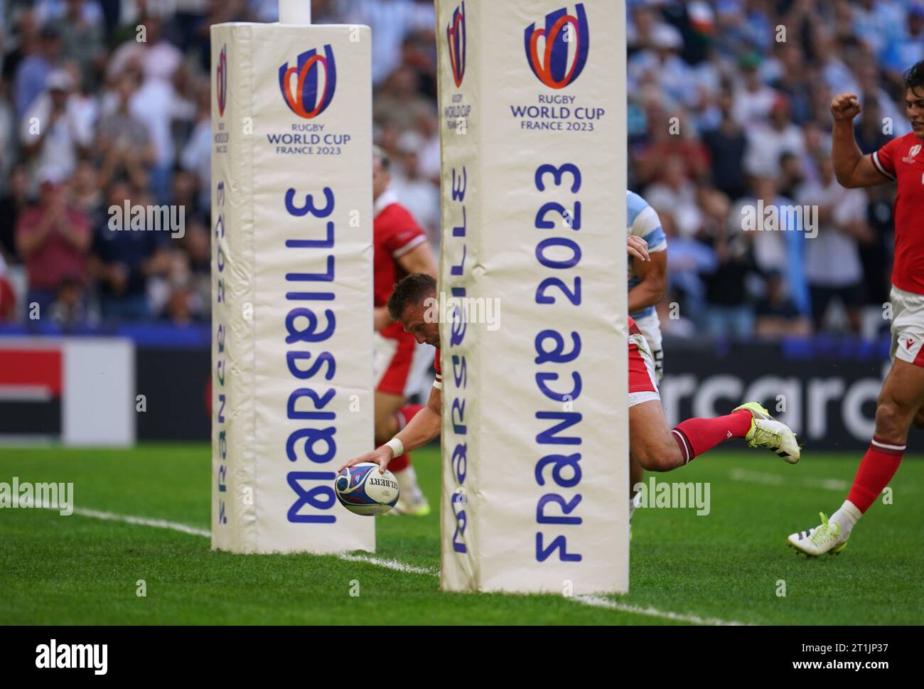 DaN Biggar, du pays de Galles, participe à un essai lors du match de ...
