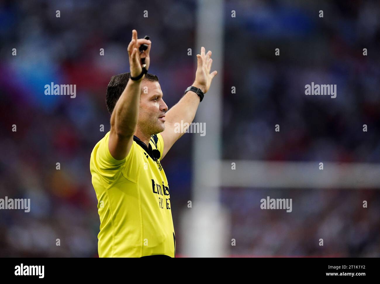 L’arbitre Karl Dickson marque la fin du match après le match de quart ...