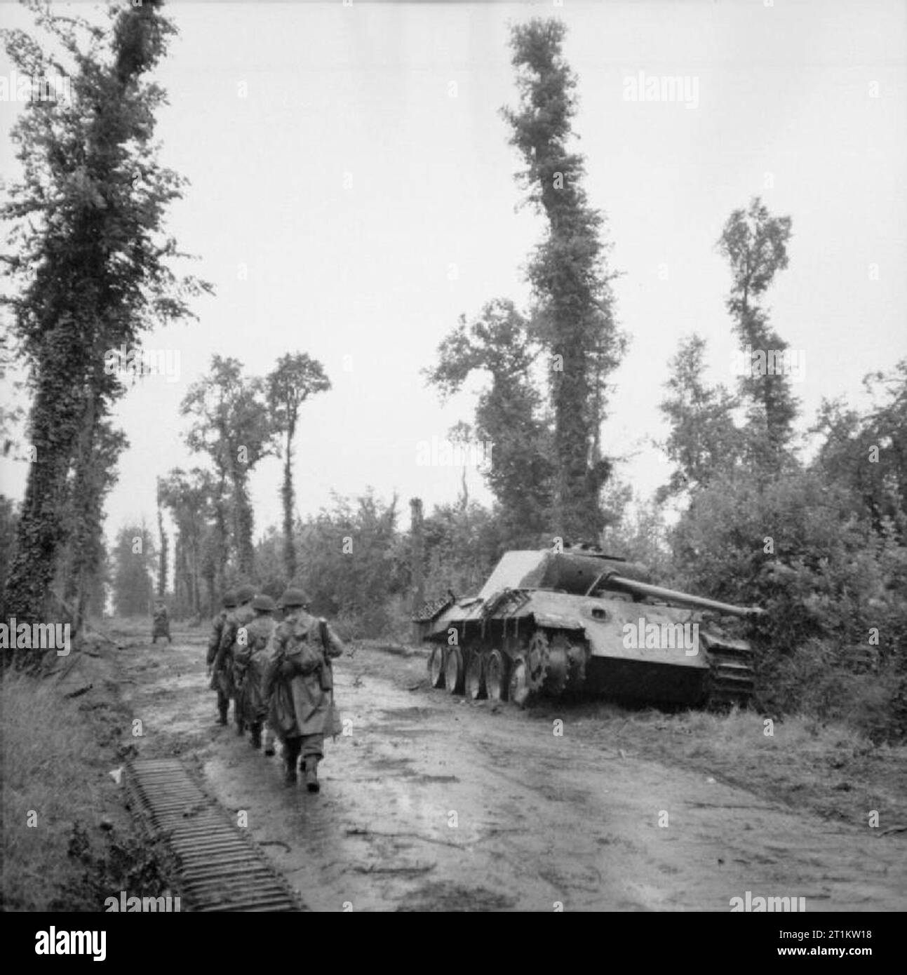 Tank panthère sur une route de normandie 1944 Banque de photographies ...