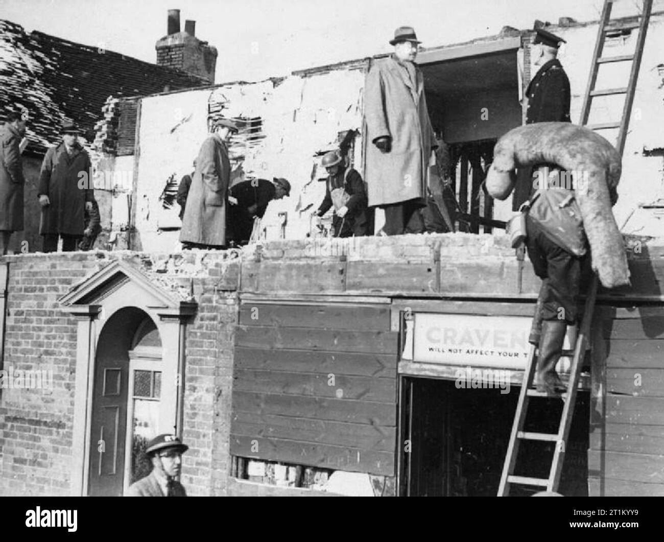 Précautions de protection de l'air, 1940 Une équipe de sauvetage à ...