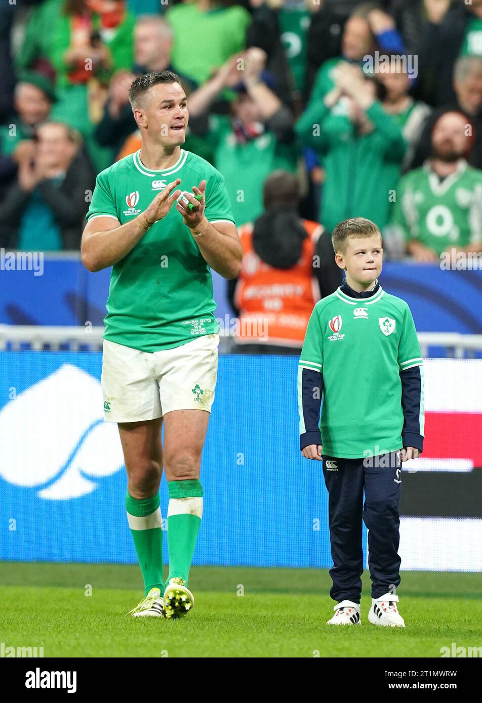 L'Irlandais Johnny Sexton (à gauche) avec son fils Luca après le coup ...