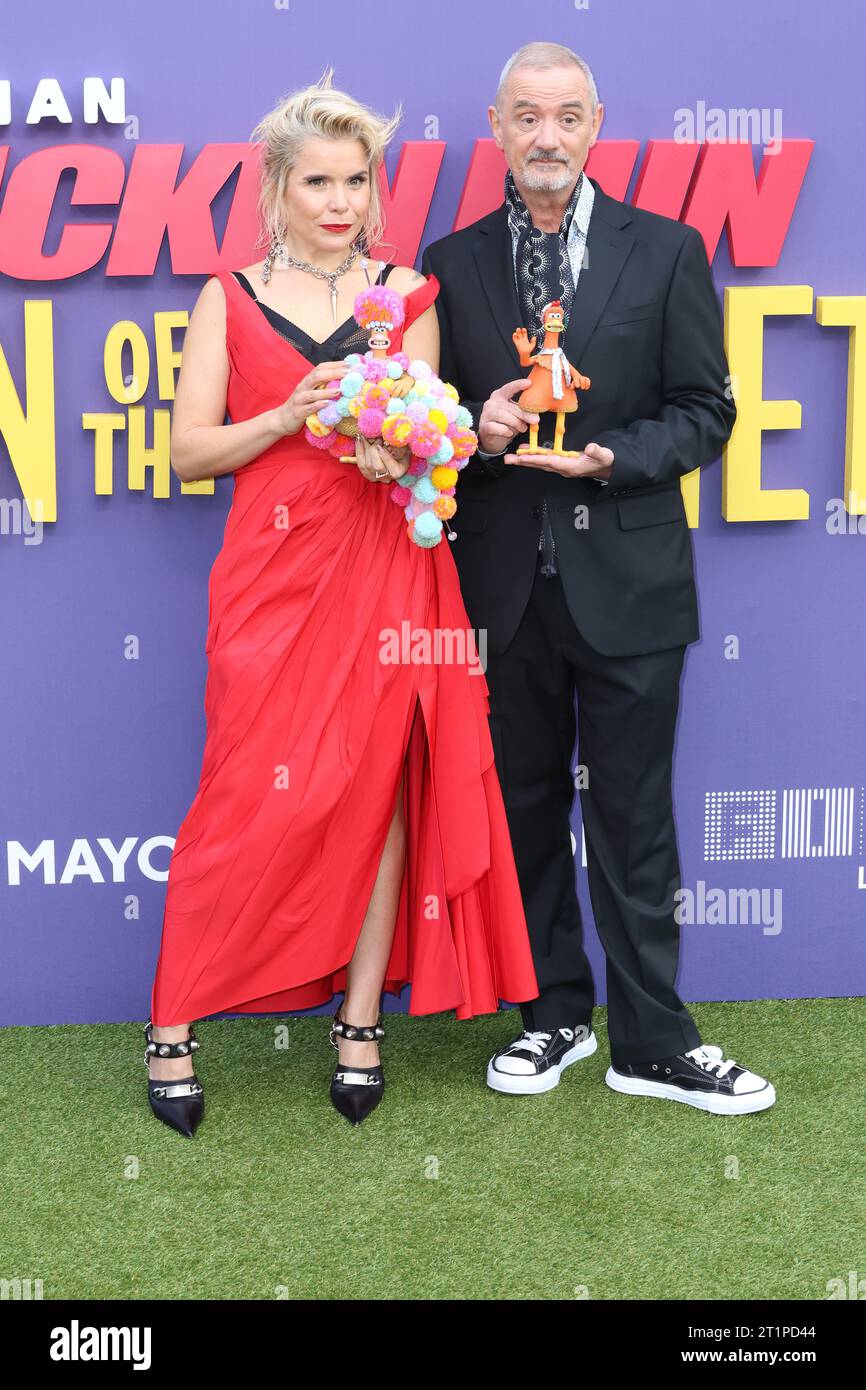 Paloma Faith avec le personnage de poulet Babs et Sam Fell avec le ...