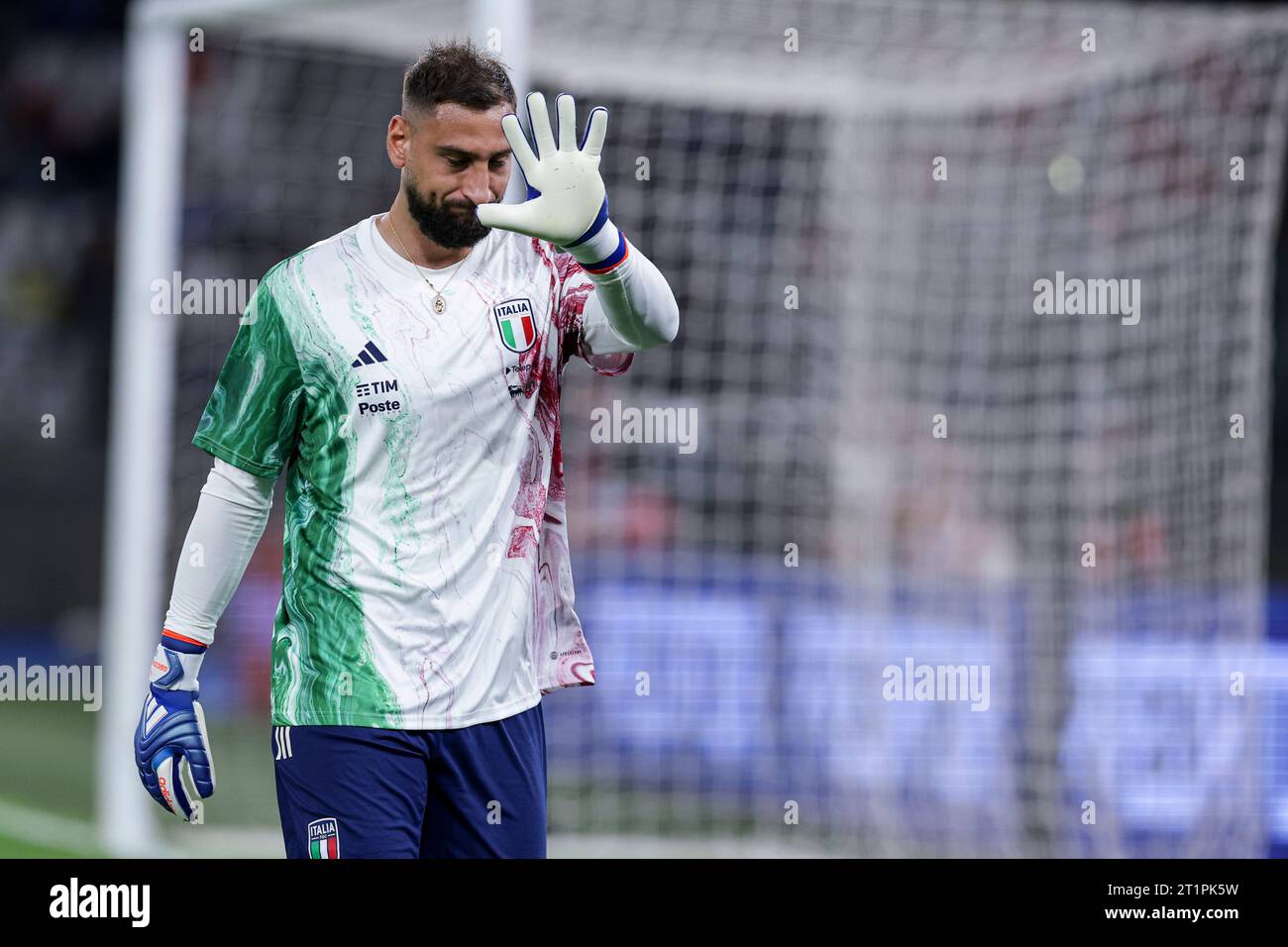 Le gardien de but italien Gianluigi Donnarumma gesticule lors de l'Euro ...