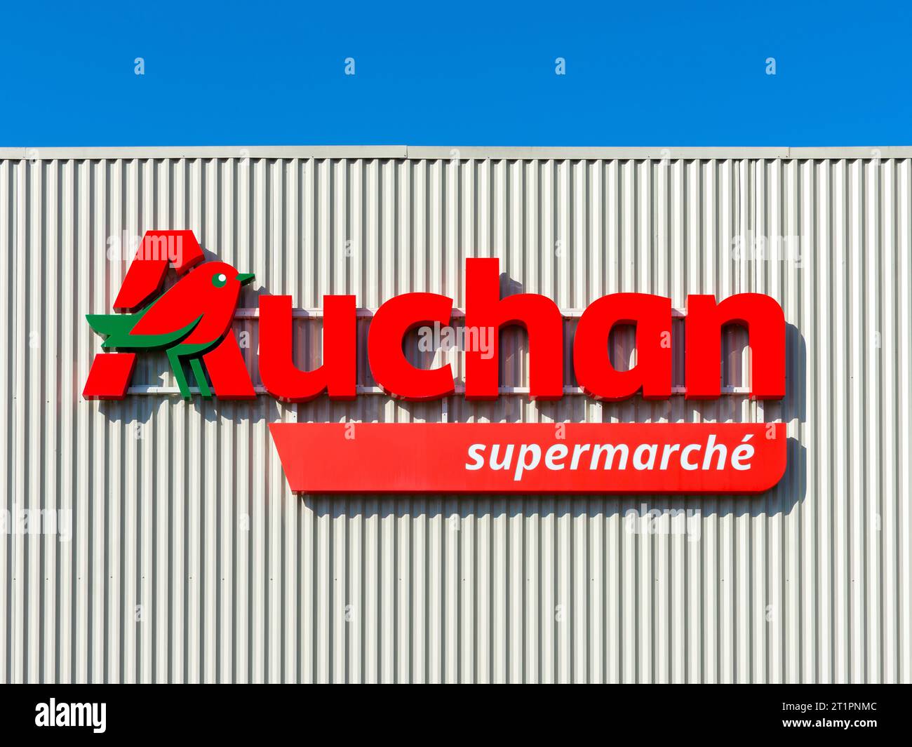 Auchan logo Banque de photographies et d’images à haute résolution - Alamy