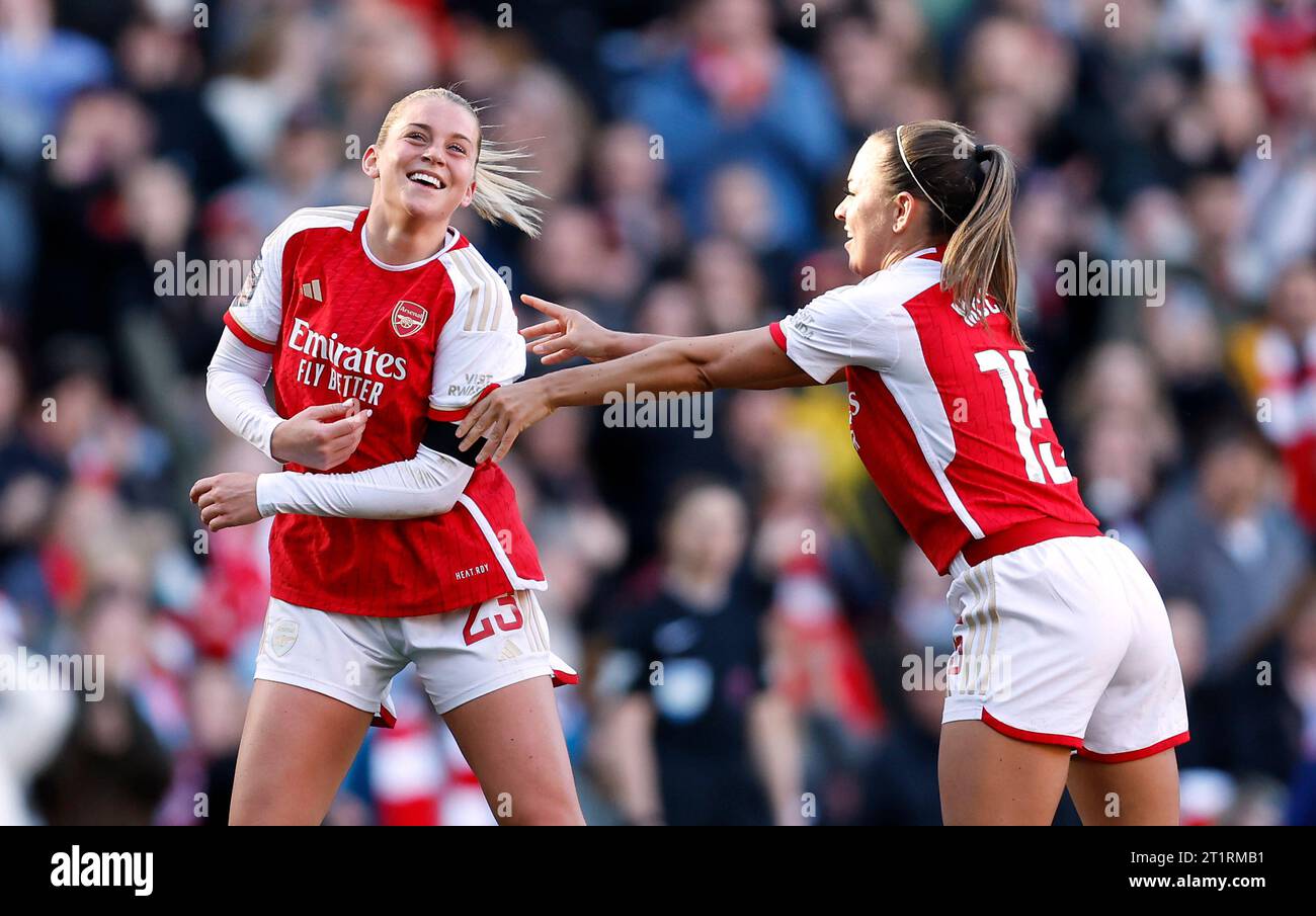 Alessia Russo d’Arsenal célèbre avoir marqué le deuxième but de son ...