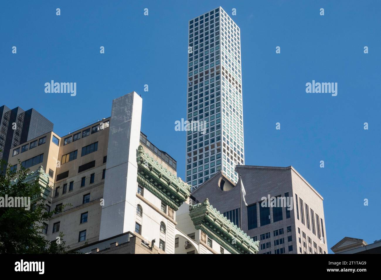 Les gratte-ciel de Midtown Manhattan sont éclipsés, par 432 Park Avenue ...