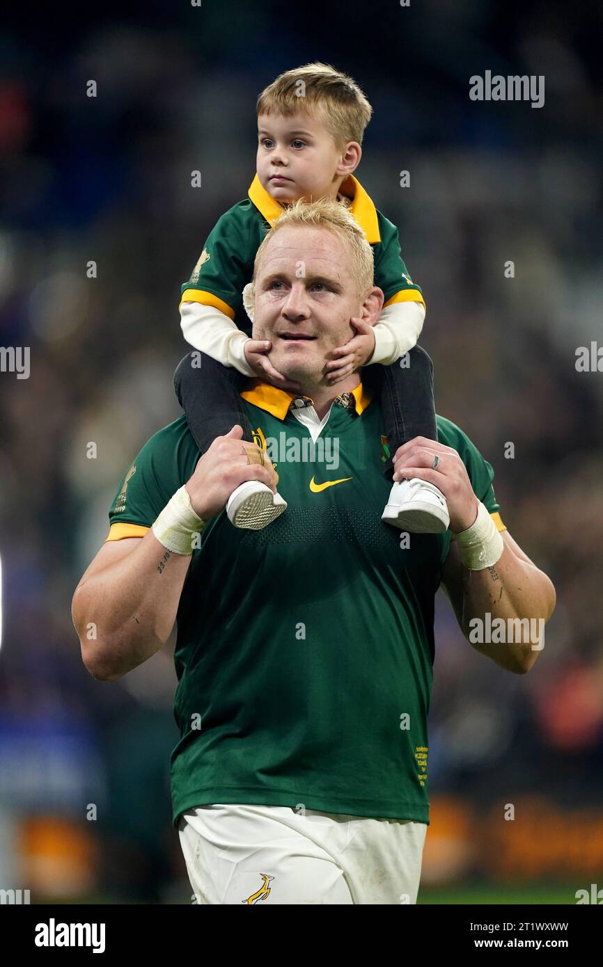 L'Africain Vincent Koch avec sa famille après le match de quart de ...