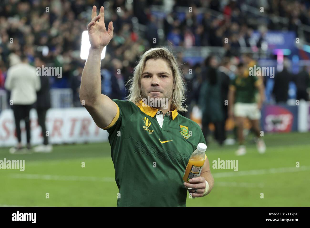 La FAF de Klerk d'Afrique du Sud salue les supporters après la coupe du ...