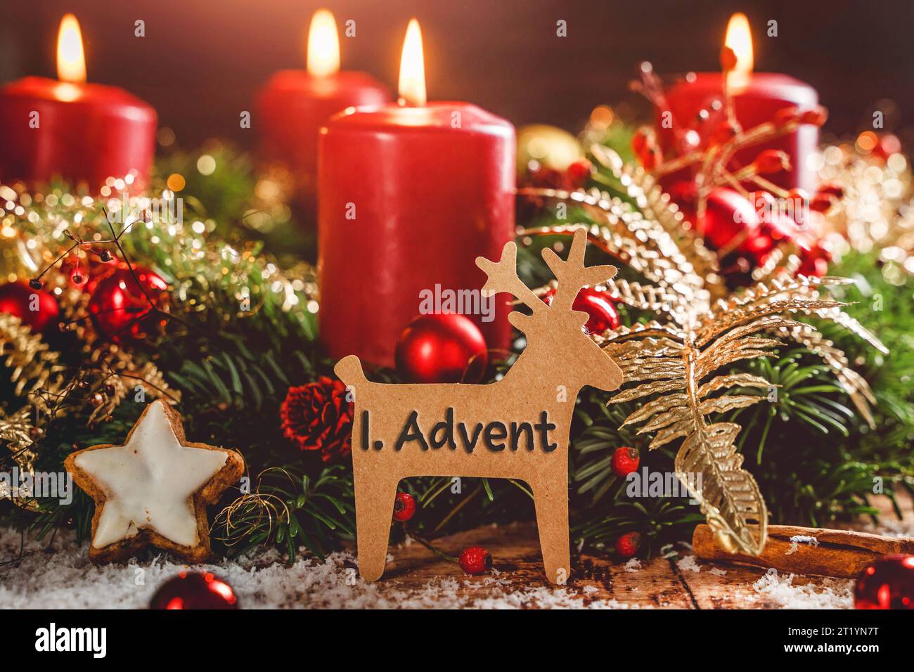 16 octobre 2023 : couronne de l'Avent avec des bougies allumées à Noël ...