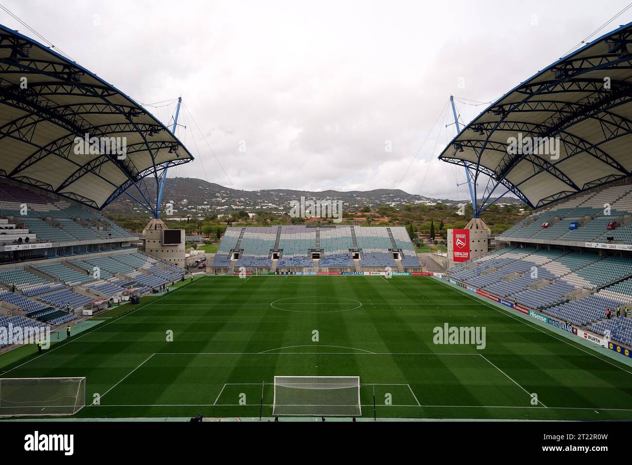 Une vue générale de l'intérieur du sol avant le match de qualification ...