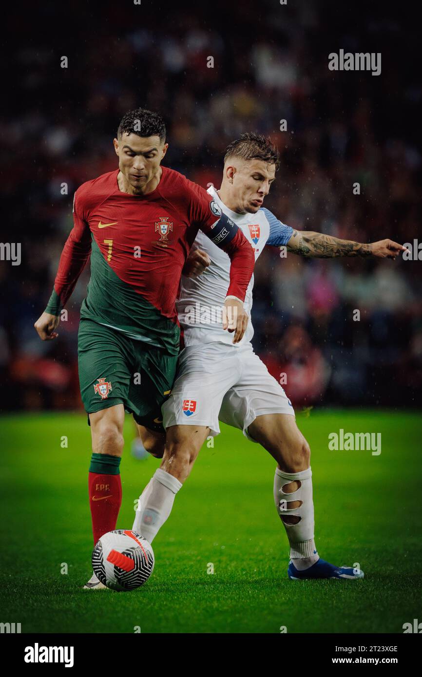 Cristiano Ronaldo, Tomas Suslov lors du match de qualification de l ...