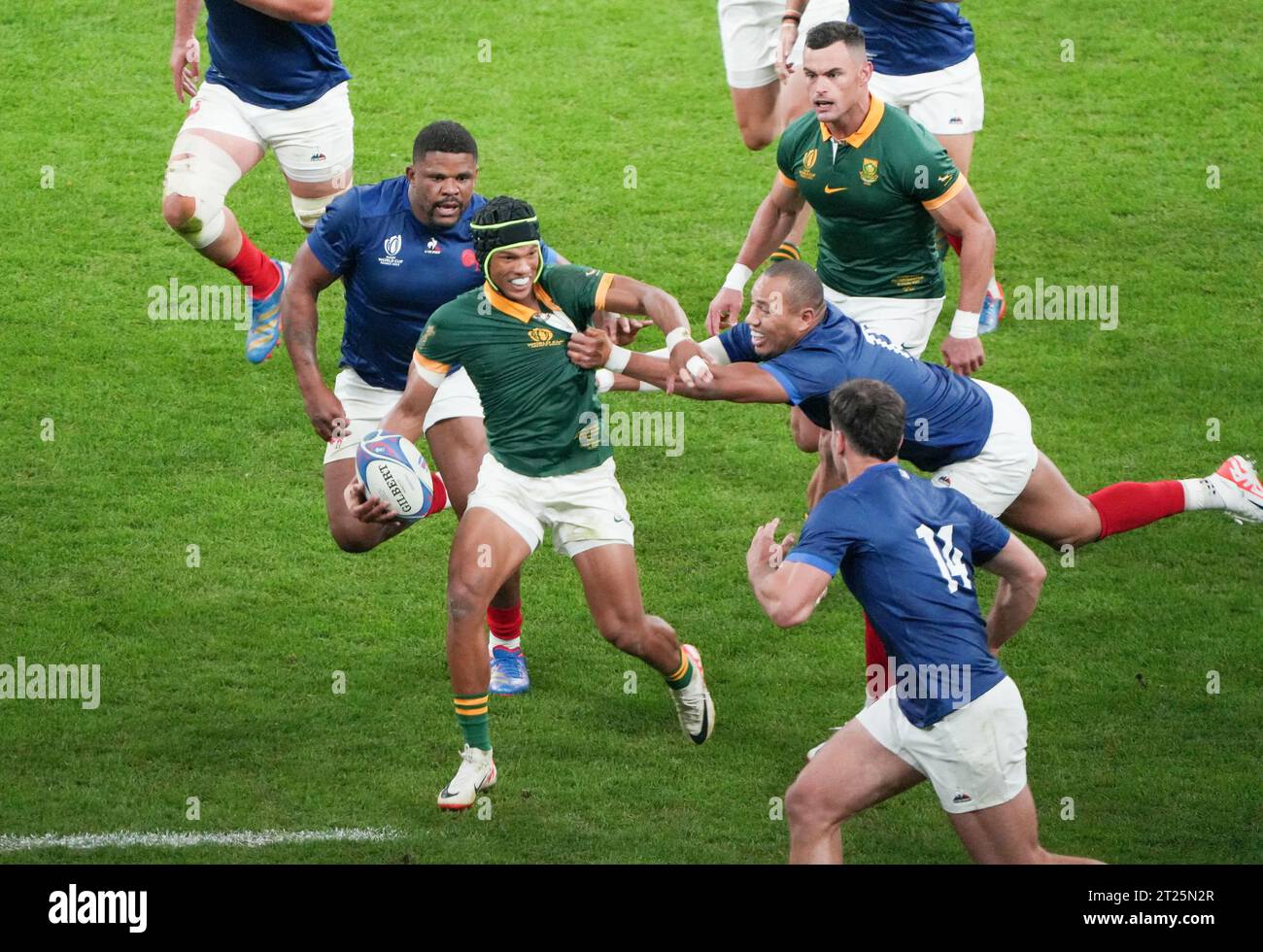 Kurt-Lee Arendse d'Afrique du Sud et Jonathan Danty, Gael Fickou de France lors de la coupe du ...