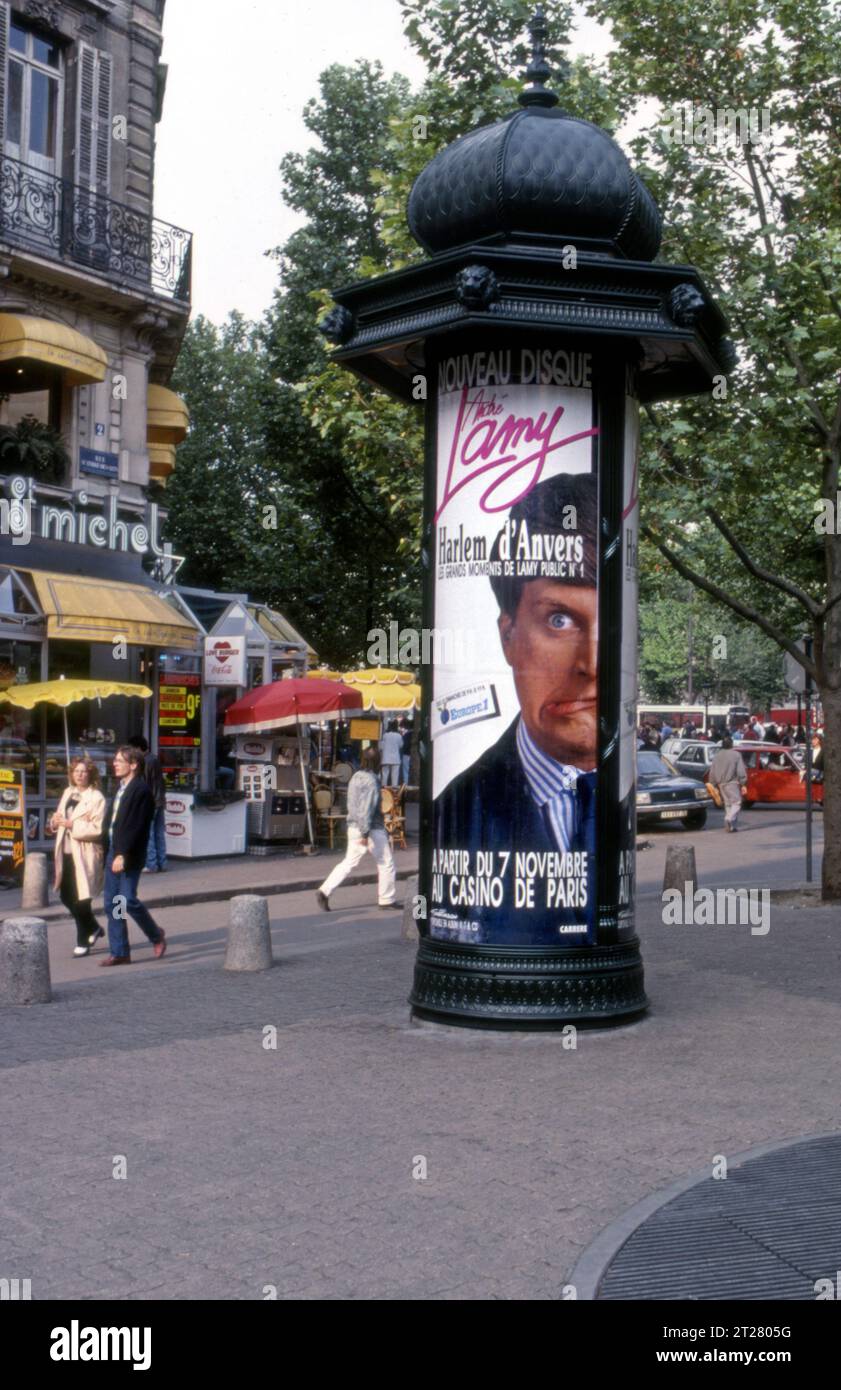 Kiosque publicitaire publicitaire Banque de photographies et d’images à ...