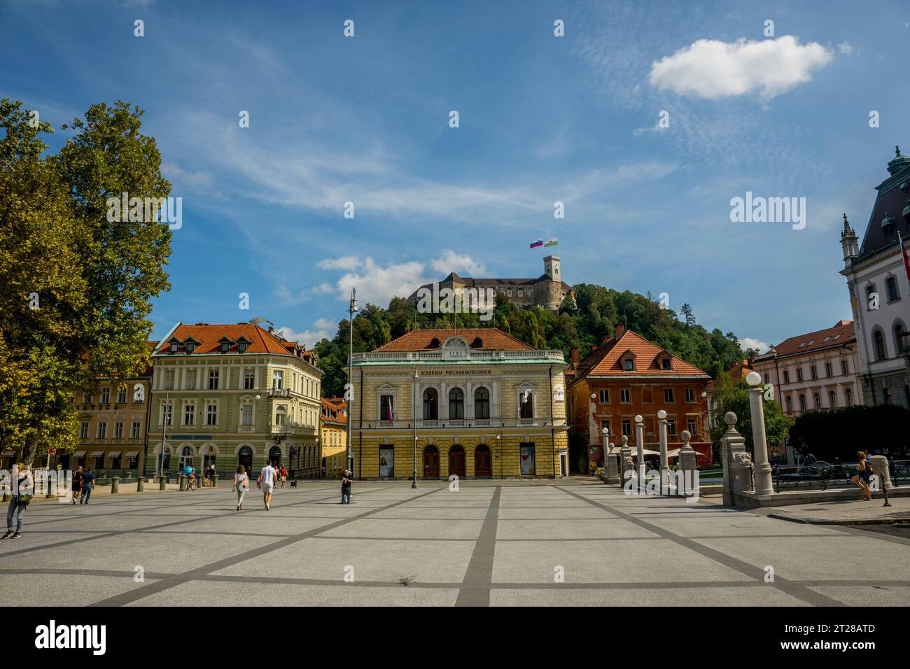 La Philharmonie slovène sur la place Kongresni trg (place du Congrès ...