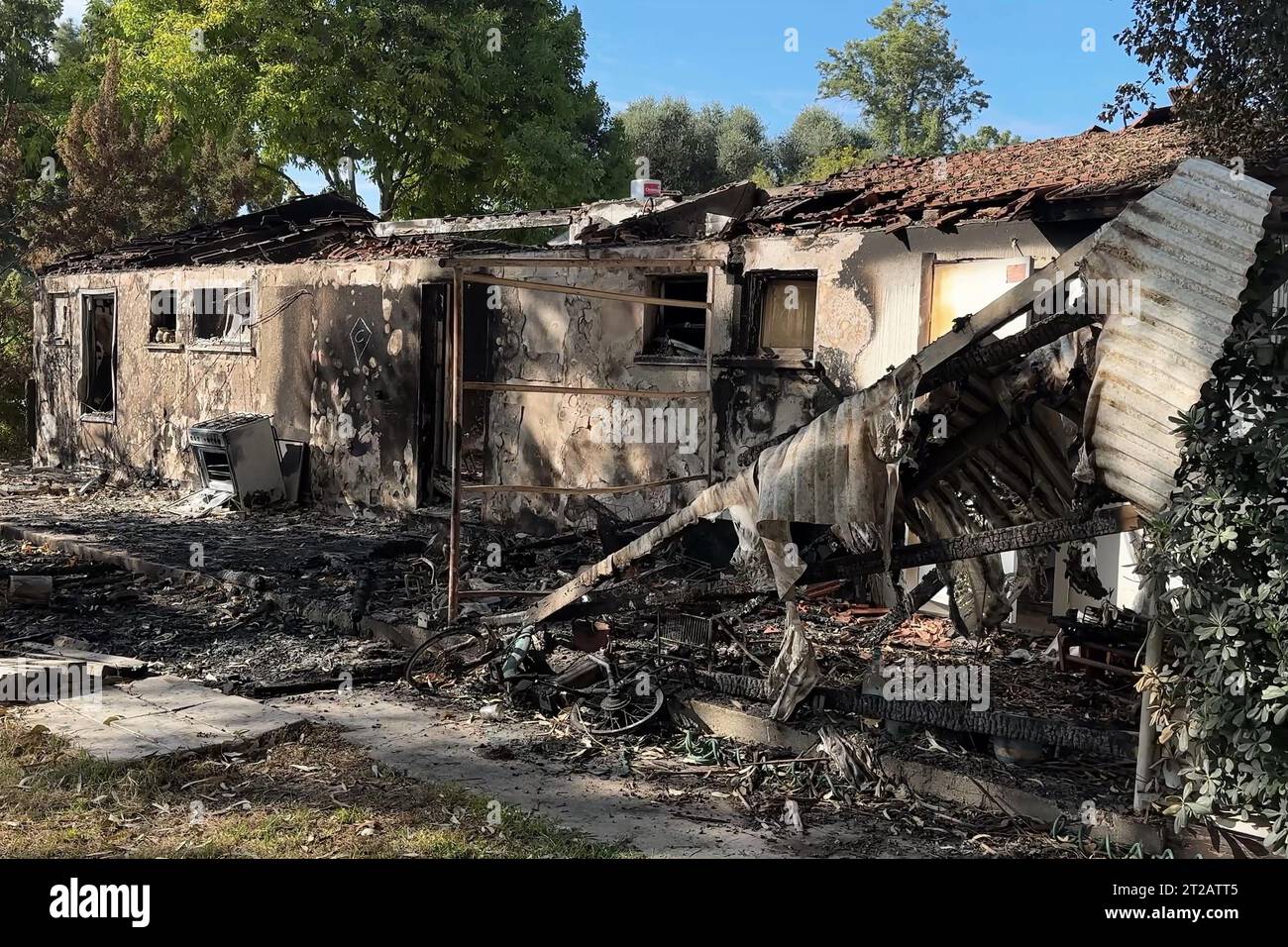 Une maison qui a été détruite lors d'une bataille entre des soldats ...