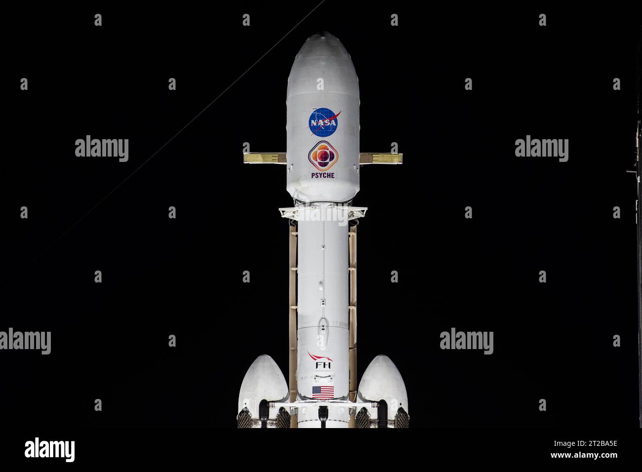 Psyché : SpaceX Falcon 9 Heavy vertical à LC 39A. Le vaisseau spatial ...