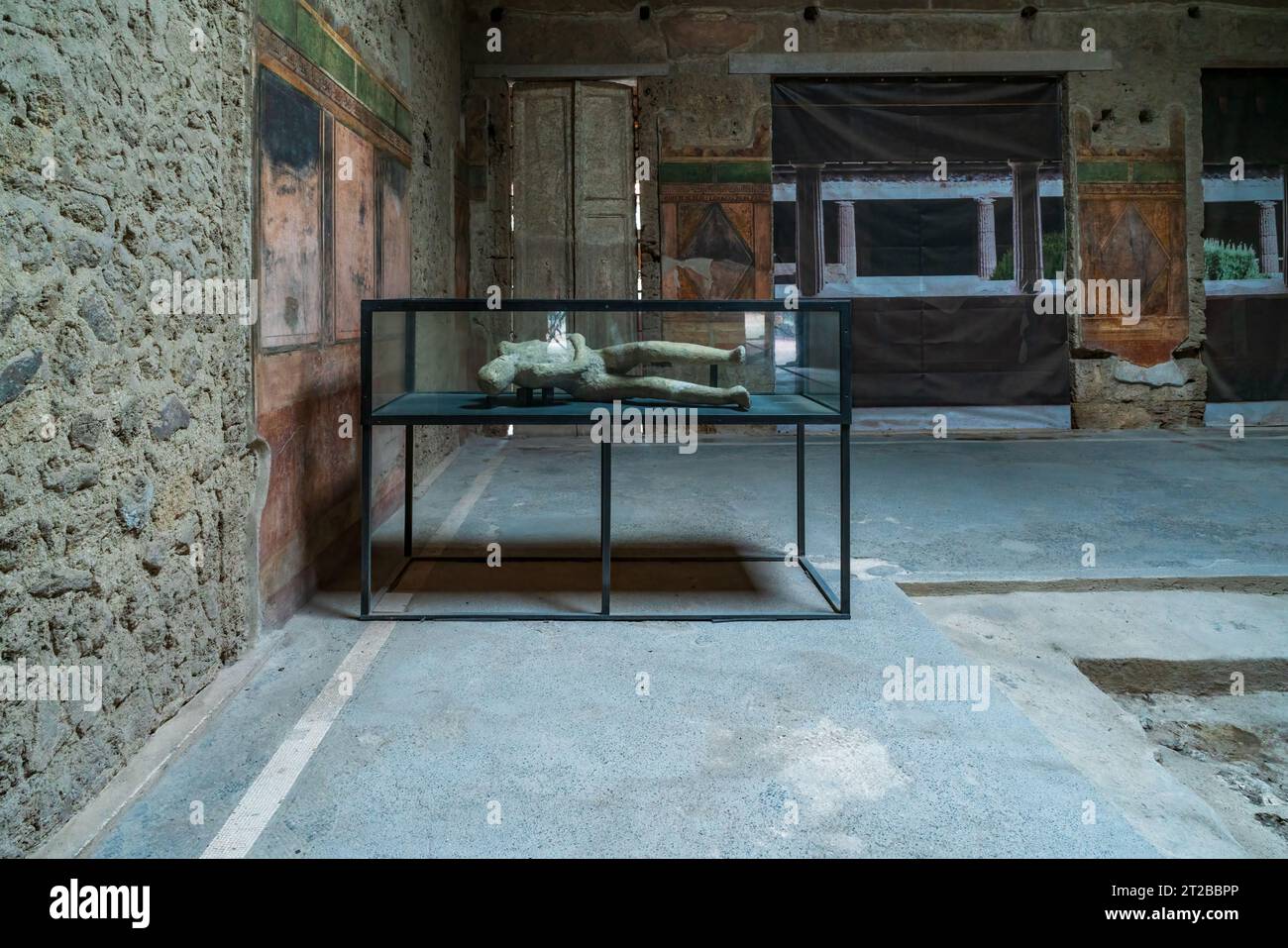POMPÉI, ITALIE - SEPTEMBRE 20 2023 : moulage du corps en plâtre d'une ...
