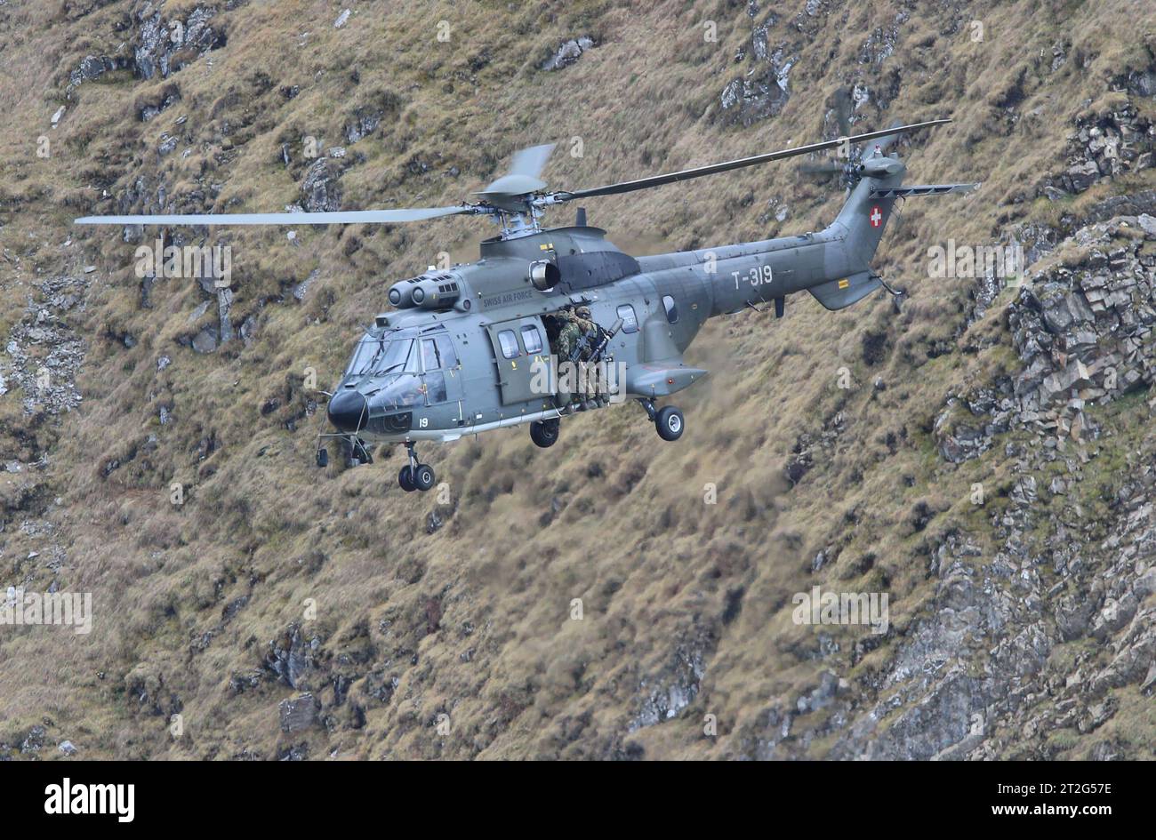 Ein Helikopter der Schweizer Luftwaffe vom Typ Aerospatiale AS-332 M1 ...