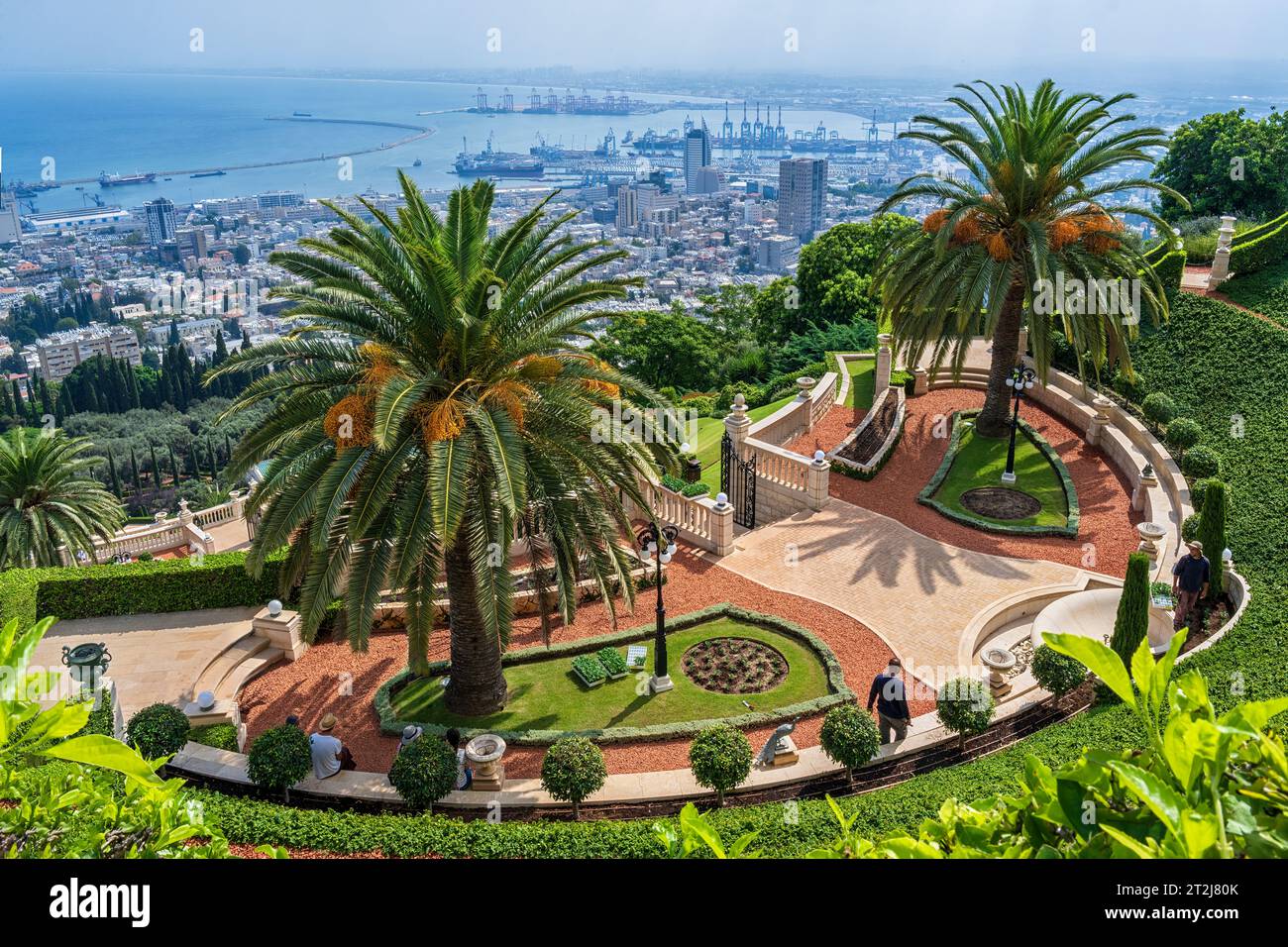 Haïfa, Israël - 16 août 2023 : Jardins Bahai avec paysage environnant ...