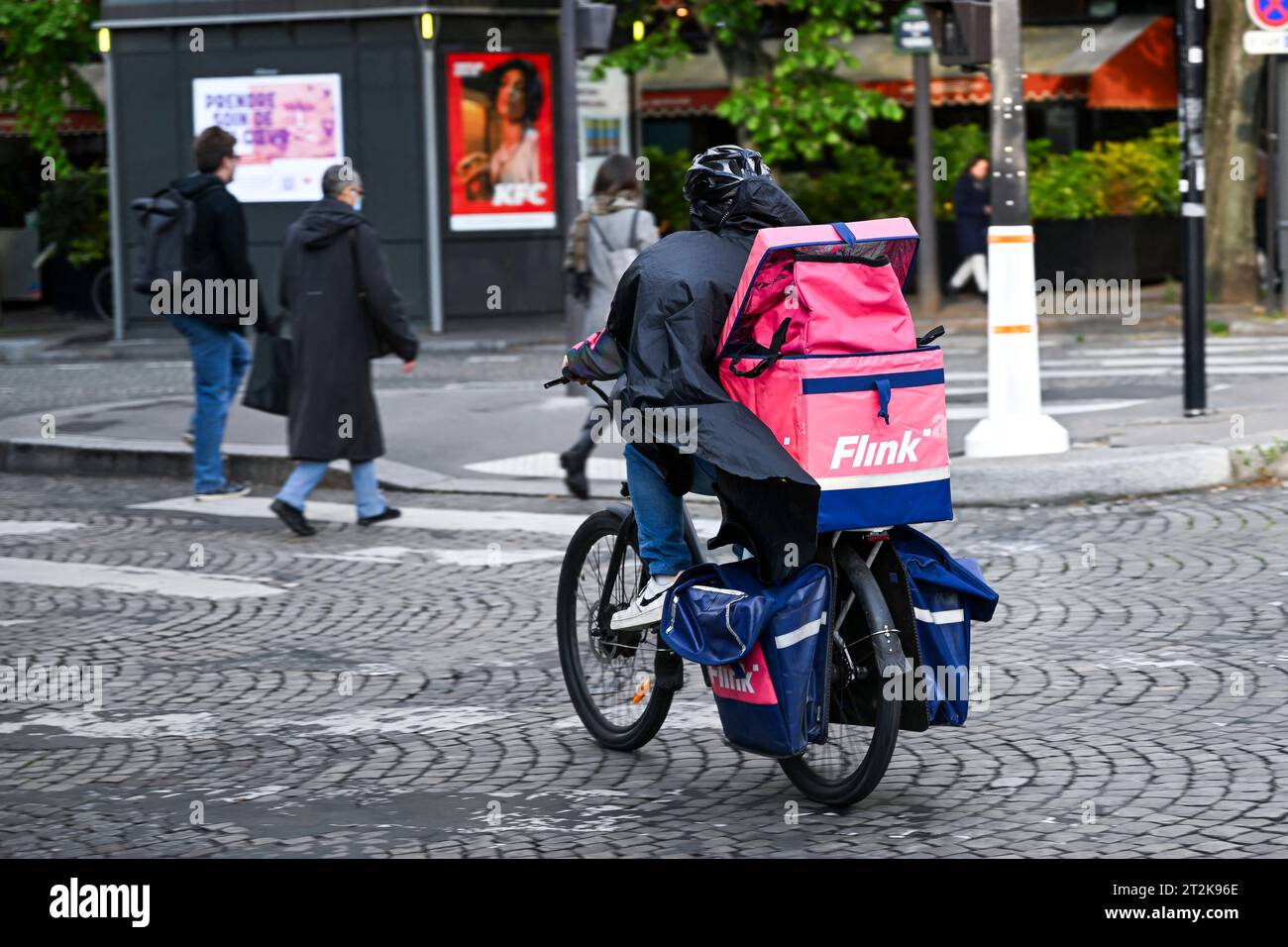 Food delivery men paris Banque de photographies et d’images à haute ...