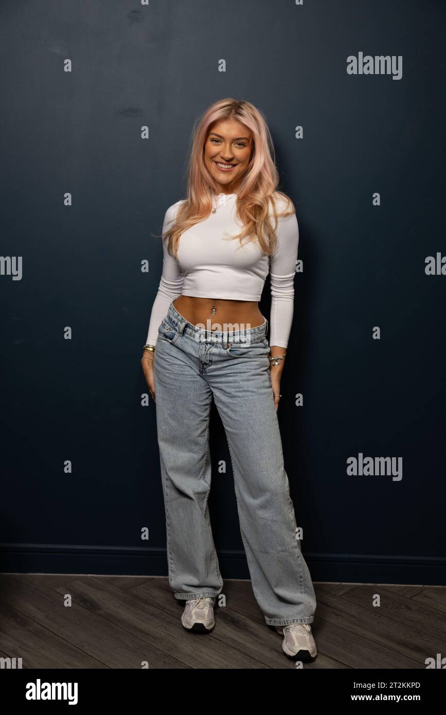 Molly Marsh, 22 ans, interprète de théâtre musical et créatrice de ...
