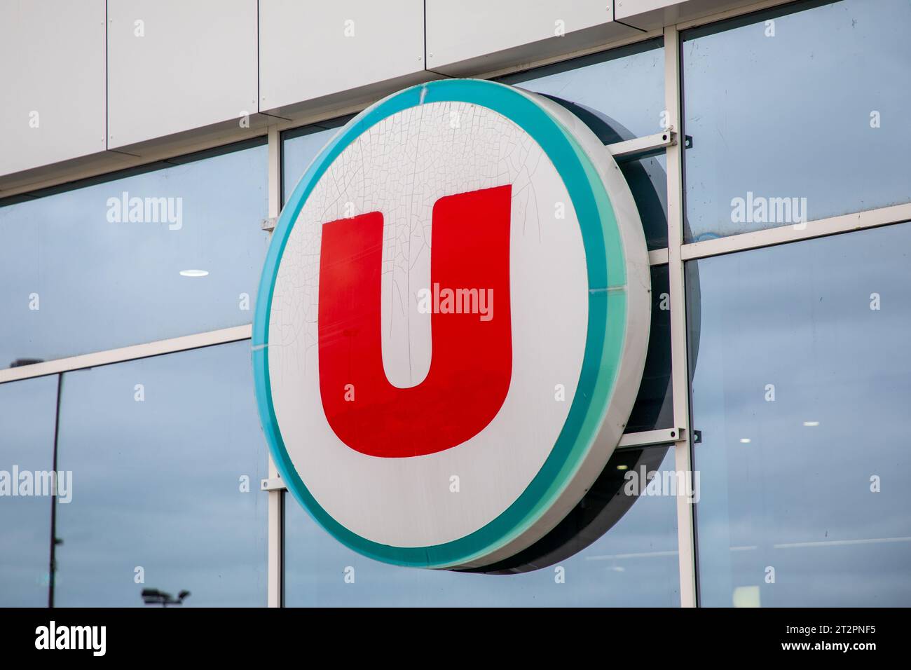 Super u logo Banque de photographies et d’images à haute résolution - Alamy