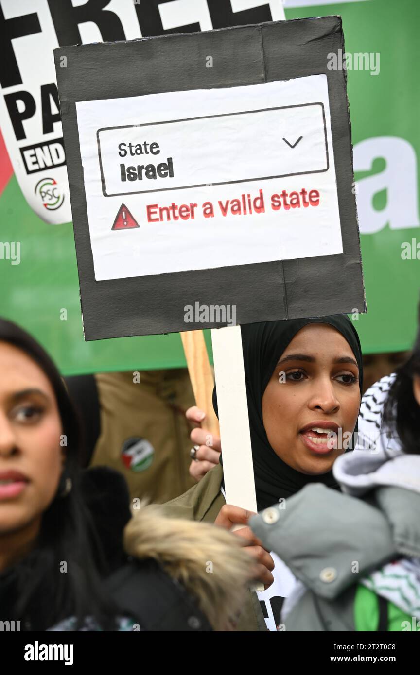 Marble Arch, Londres, Royaume-Uni. 21 octobre 2023. Des milliers de personnes défilent en ...