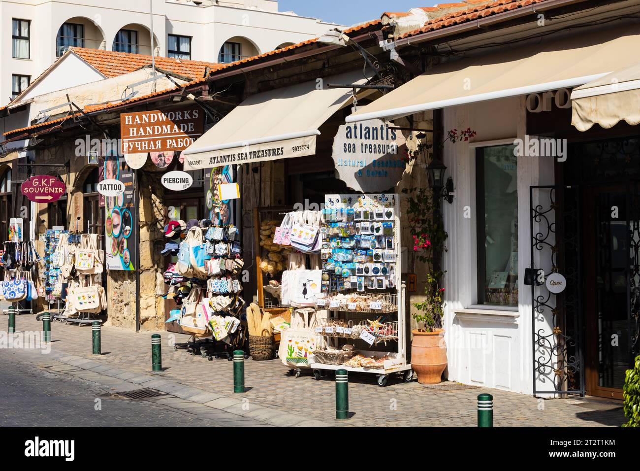 Cyprus island souvenir shop Banque de photographies et d’images à haute ...