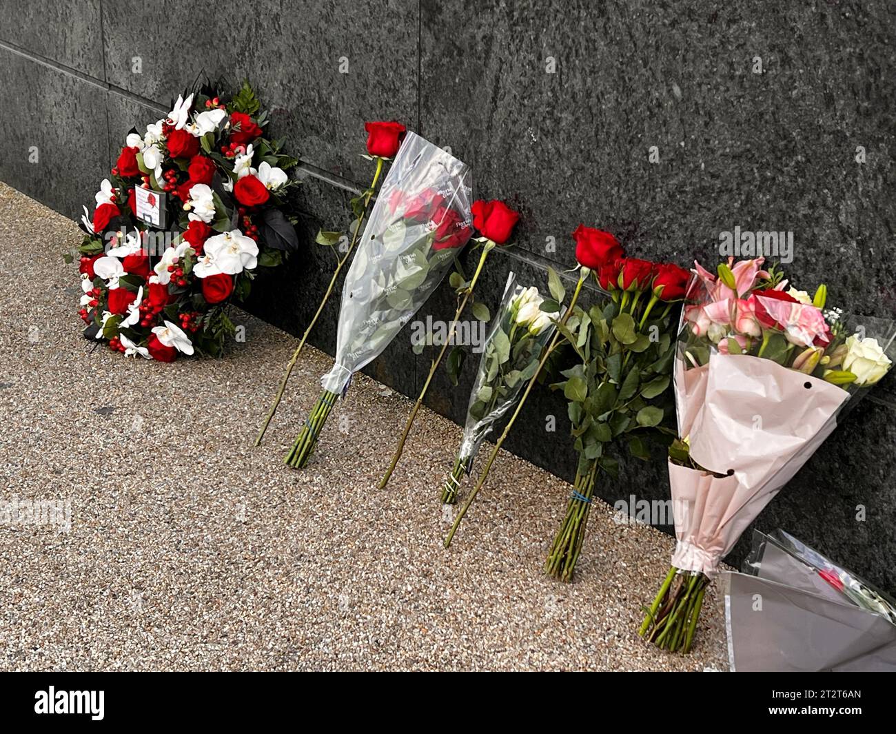 Des hommages sont rendus à la mémoire de Sir Bobby Charlton par la ...