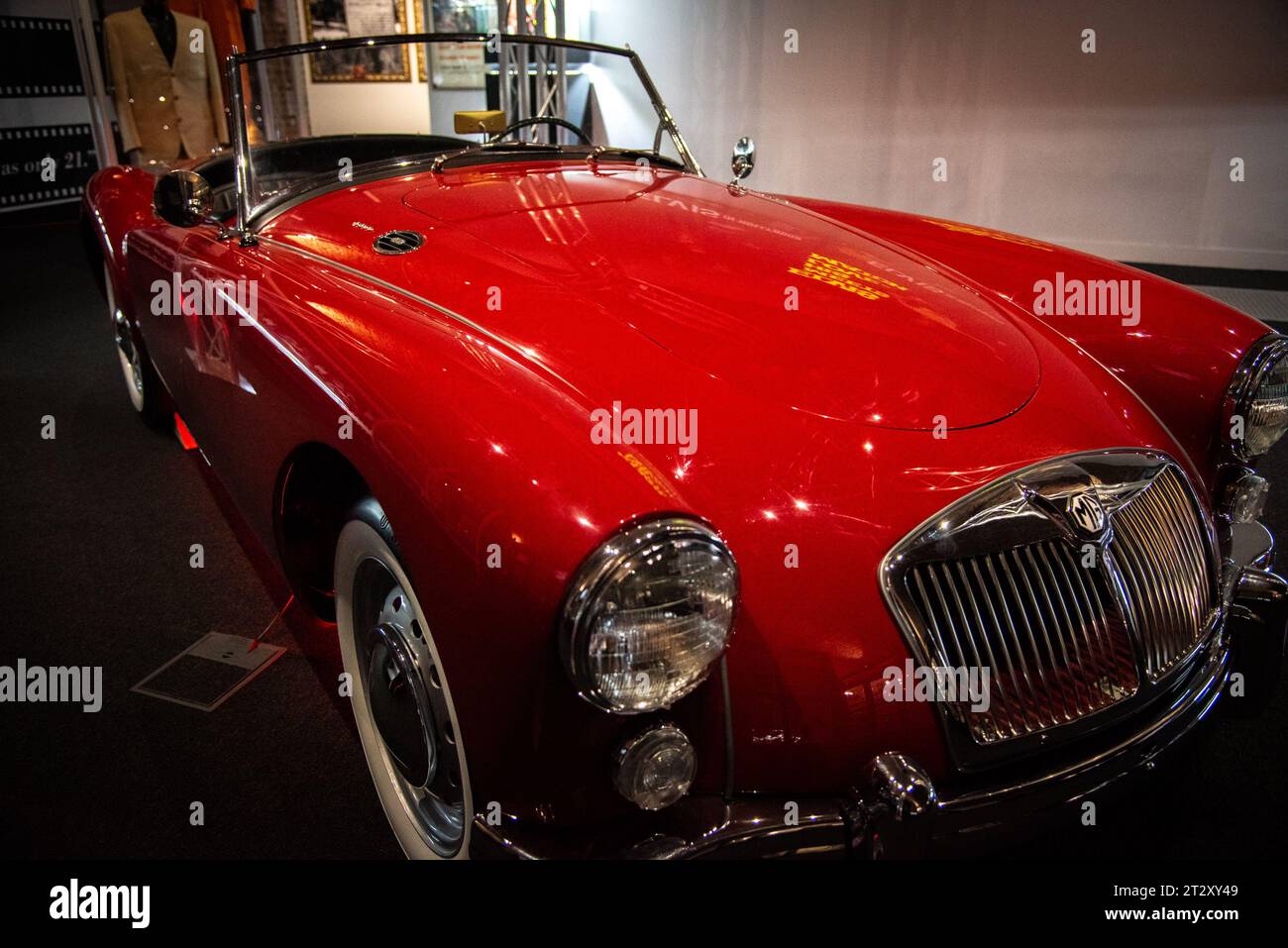 Une voiture de sport MG, conduite et détenue par Elvis Presley exposée ...