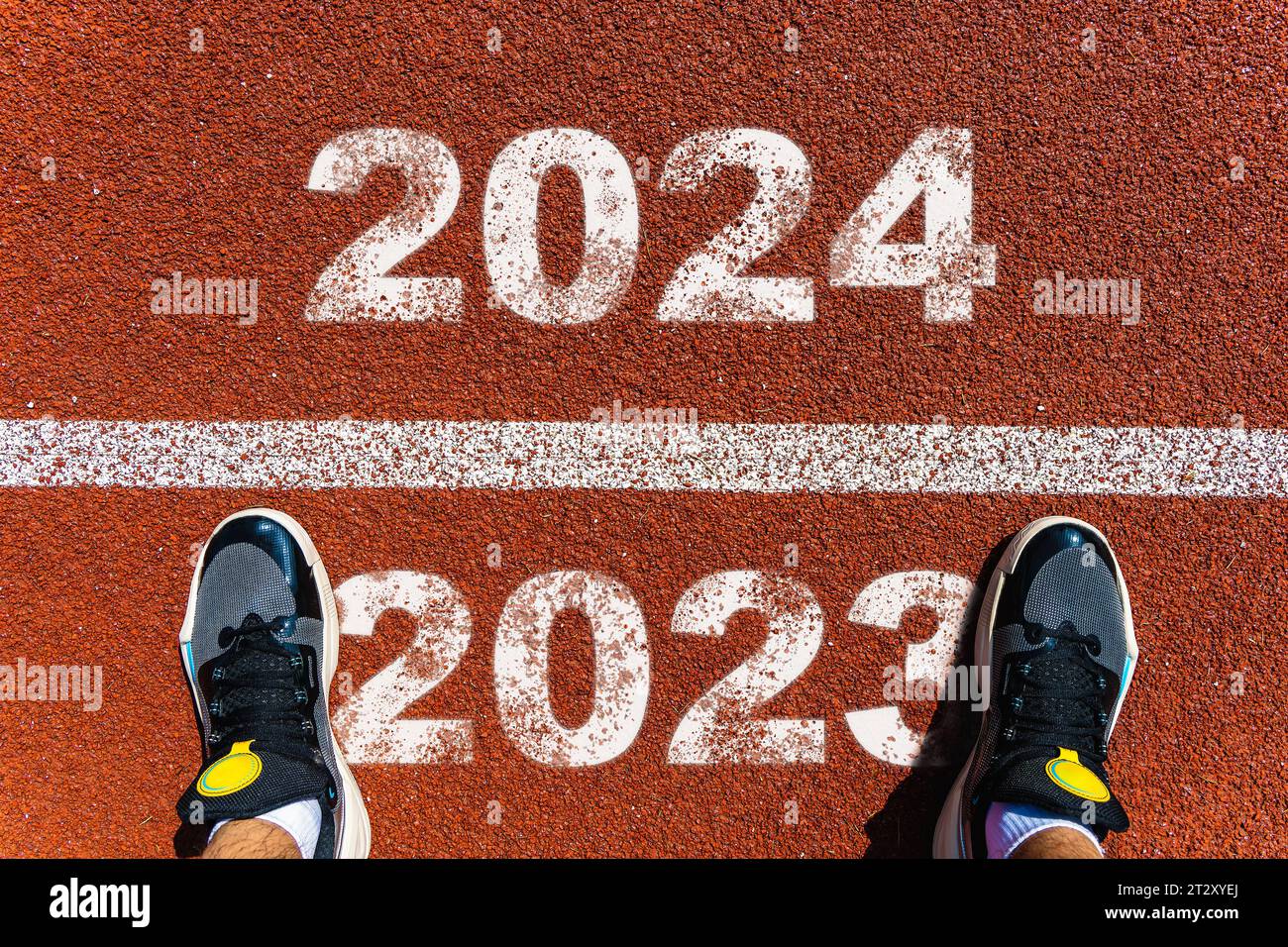 Le début de 2024 est écrit sur une route colorée. Photo conceptuelle de ...