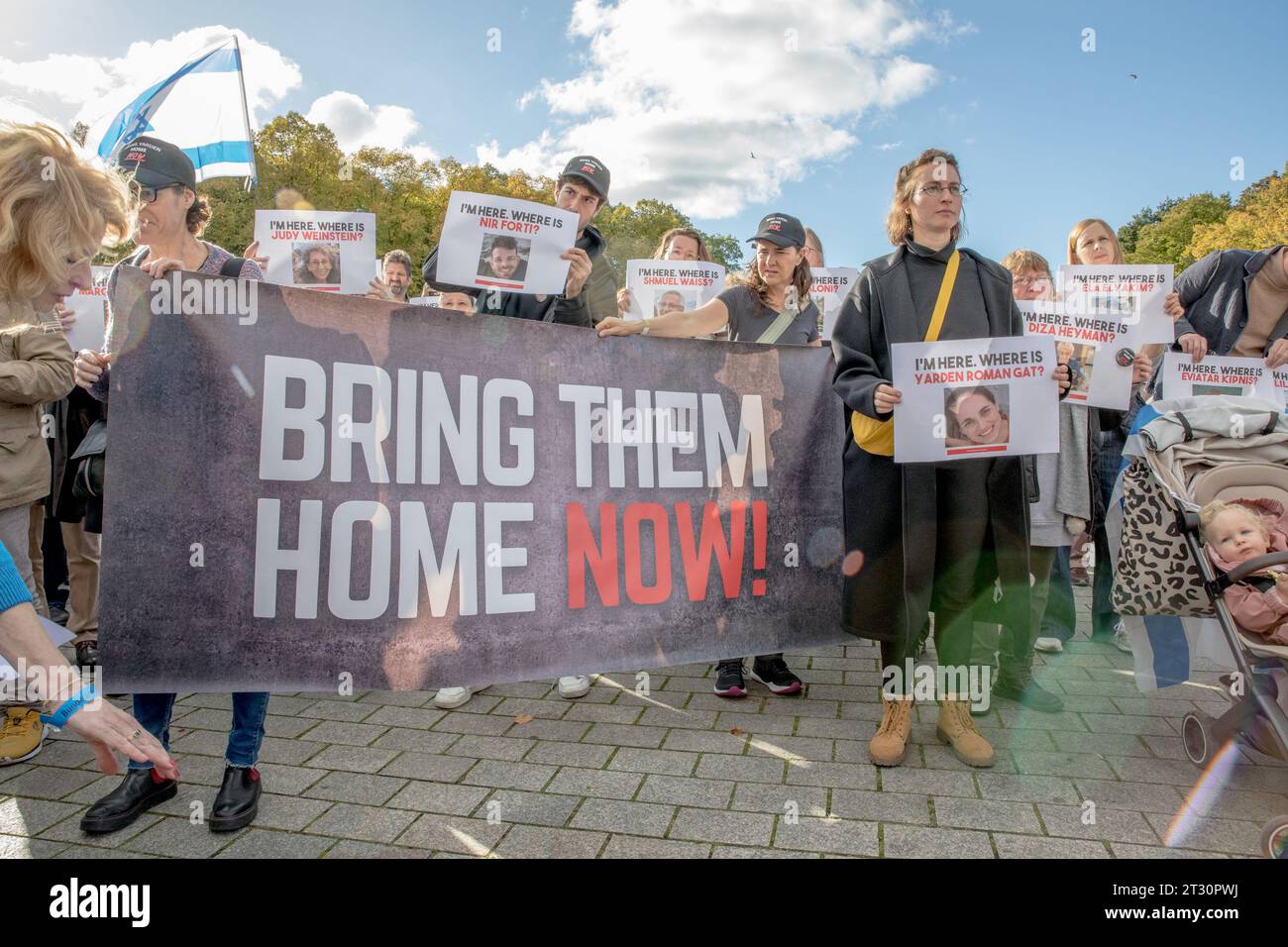 Plus De 10 000 Personnes Se Sont Rassemblées à Berlin Le 22 Octobre