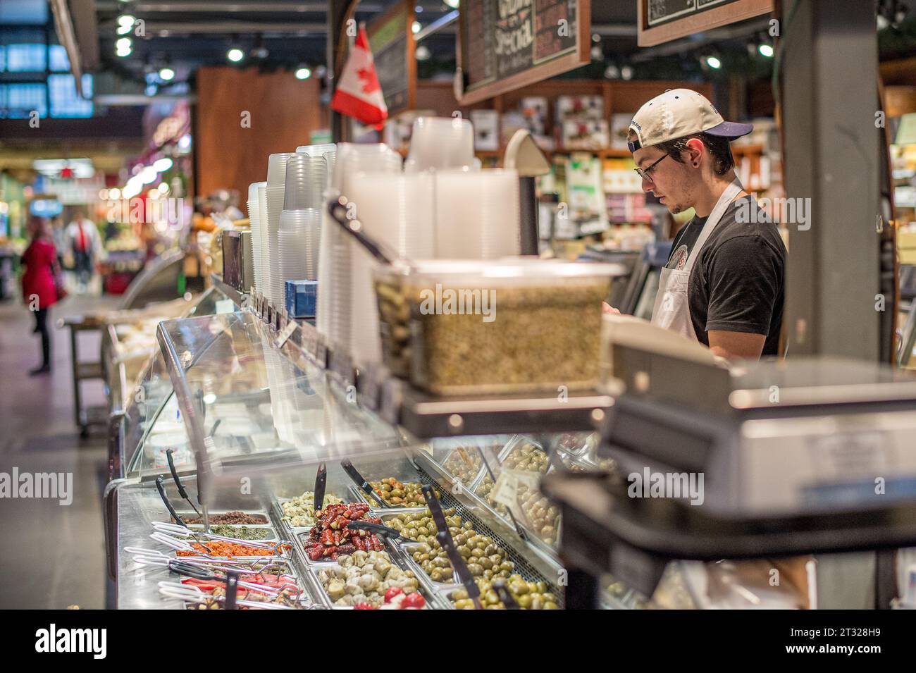 Olives de comptoir de charcuterie Banque de photographies et d’images à ...
