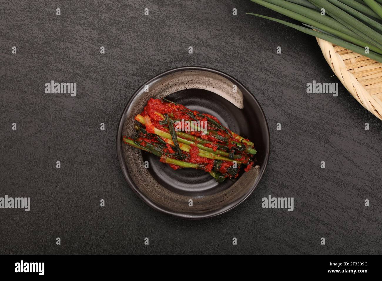 Kimchi aux oignons verts Banque de photographies et d’images à haute ...