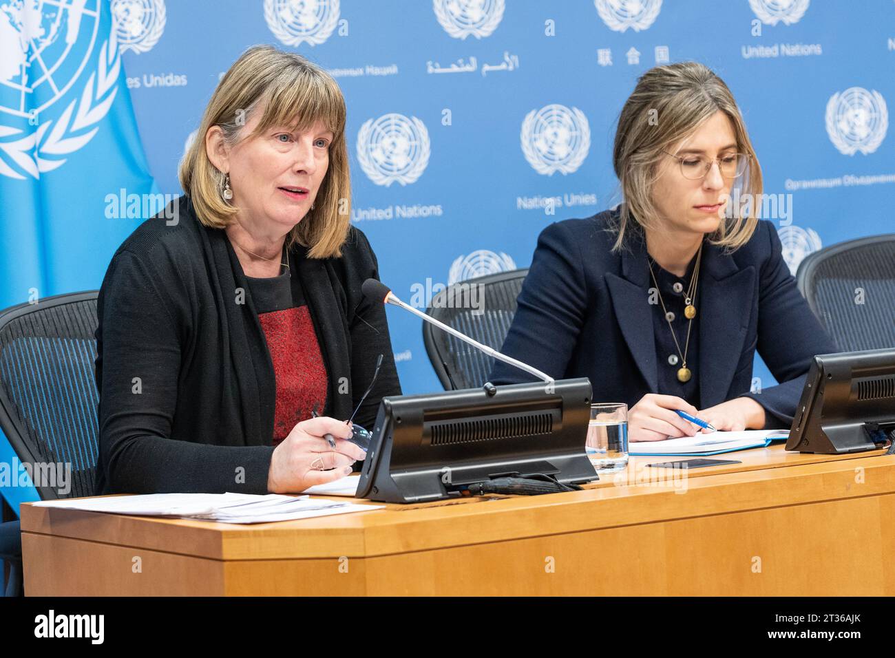 Point de presse de Fionnuala D. ni Aolain (G), Rapporteur spécial sur ...